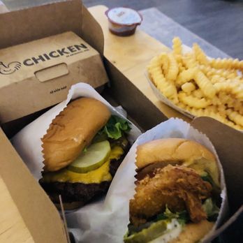 SHAKE SHACK PASADENA - Updated August 2024 - 436 Photos & 374 Reviews ...