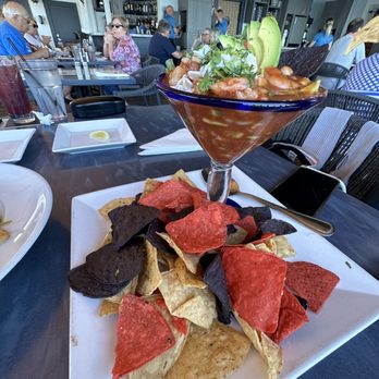 FLIPPERS ON THE BAY - Updated December 2024 - 812 Photos & 902 Reviews ...