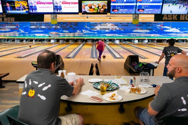 PINBOY’S AT THE BEACH - 71 Photos & 59 Reviews - 1577 Laskin Rd ...