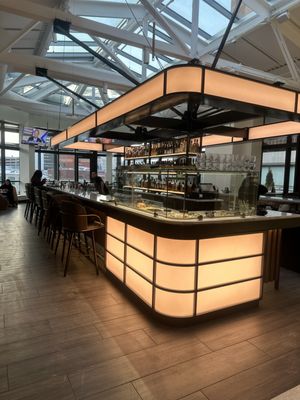 ELITE EXPERIENCE AT VAULT: CHEERS TO THE 2024 BADGE! - 34 Photos - 111 ...