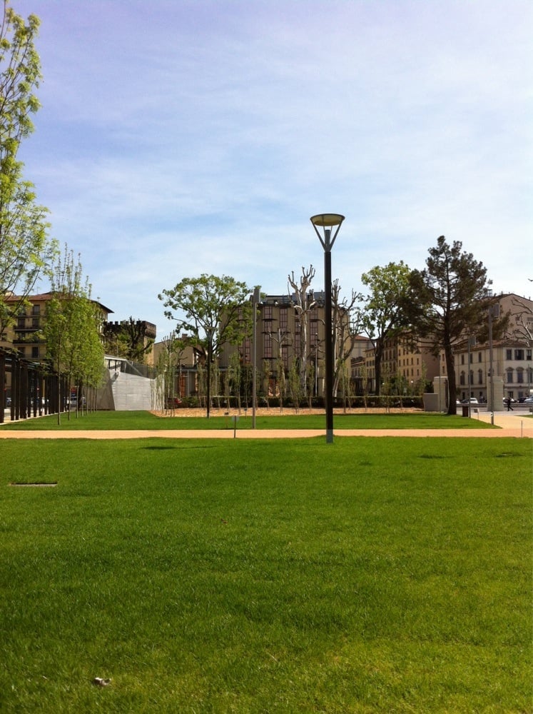 PIAZZA VITTORIO GUI - Piazza Vittorio Gui, Firenze, Italy - Landmarks ...