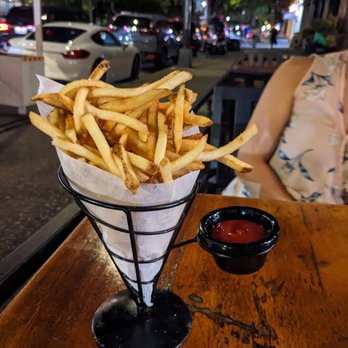 GMT TAVERN - Updated April 2024 - 169 Photos & 239 Reviews - 142 ...