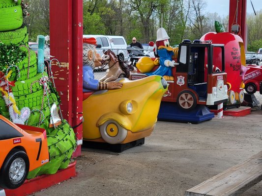 WEENEE WORLD - 49 Photos & 29 Reviews - 601 N Memorial Dr, New Castle ...