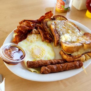 PORTSIDE CAFÉ ON THE PIER - Updated July 2024 - 136 Photos & 78 Reviews ...