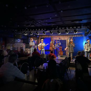 THE STATION INN - Updated December 2025 - 199 Photos & 266 Reviews ...