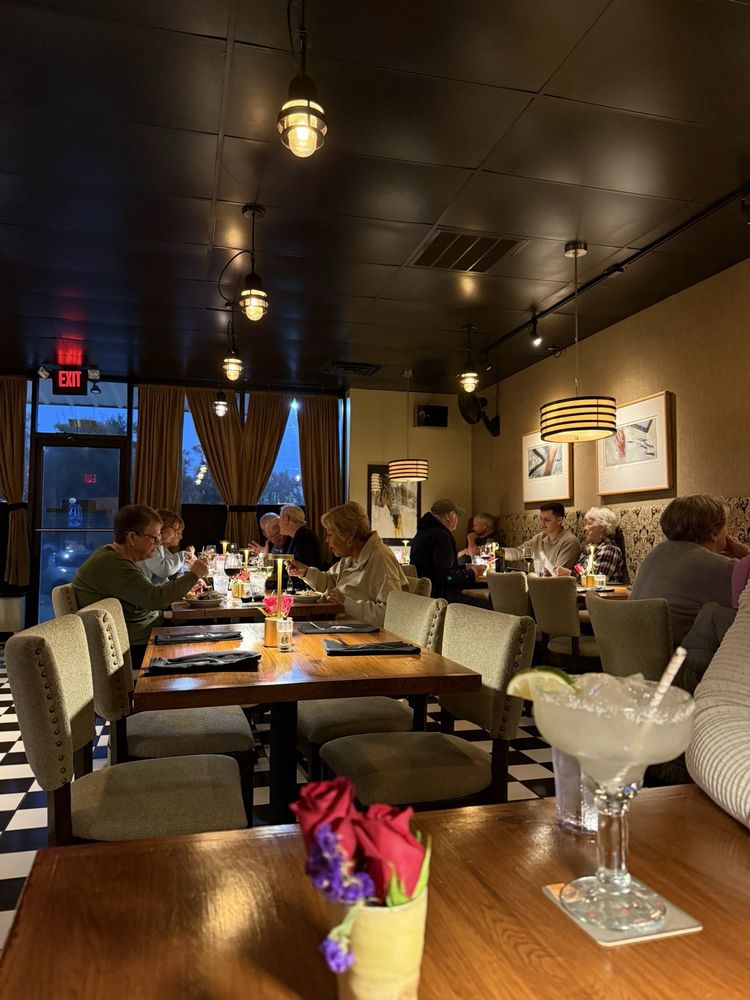 FINICKY FRANKS - Updated September 2025 - 133 Photos & 138 Reviews ...