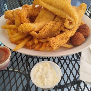 SKIPPER’S PIER COASTAL CAJUN KITCHEN - 28 Photos & 26 Reviews - 103 N Main St, Gladewater, Texas ...