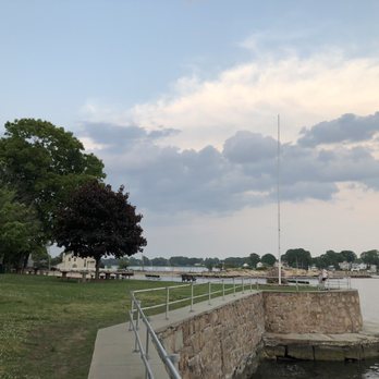 BRANFORD POINT - Updated December 2025 - 31 Photos - 4 Harbor St ...