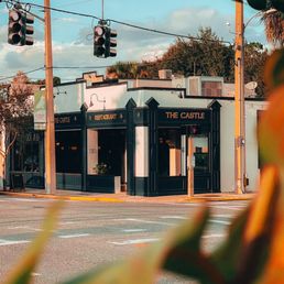 THE CASTLE IRISH PUB AND RESTAURANT - Updated June 2025 - 221 Photos ...