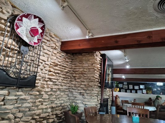 ESMERALDA FAMILY RESTAURANT - Updated July 2024 - 75 Photos & 68 ...