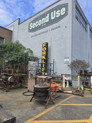 SECOND USE BUILDING MATERIALS - Updated December 2025 - 82 Photos & 101 ...