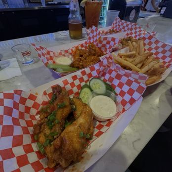 FLAPPY’S WINGS AND BAR - Updated November 2024 - 175 Photos & 91 ...