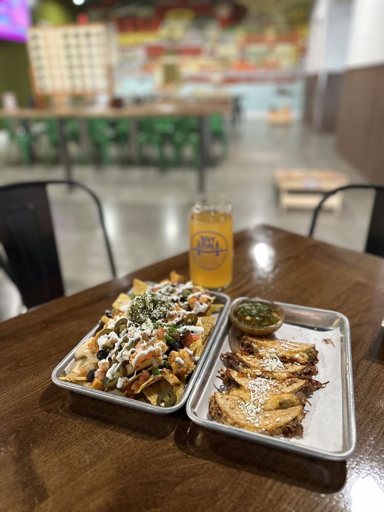 TIPSY PUTT - Updated July 2024 - 492 Photos & 450 Reviews - 5690 Bay St ...