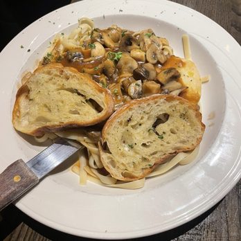 THE RED BLAZER RESTAURANT & PUB - Updated January 2026 - 192 Photos ...