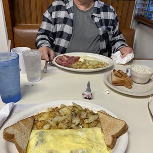 LEGACY PANCAKE HOUSE - 1510 N Keowee St, Dayton, Ohio - 50 Photos & 35 ...