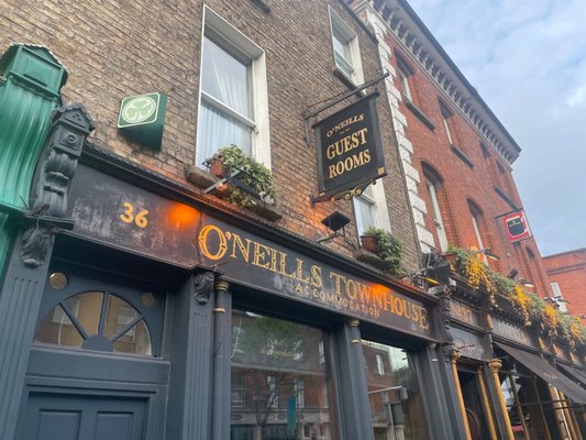 O’NEILLS VICTORIAN PUB & TOWNHOUSE - Updated October 2025 - 43 Photos ...