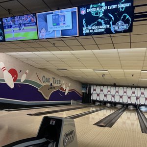 OAK TREE LANES BOWLING AND SPORTS BAR - 102 Photos & 243 Reviews - 990 ...