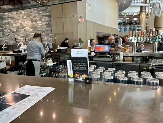 SHOWCASE RESTAURANT & BAR - Updated December 2025 - 291 Photos & 144 ...