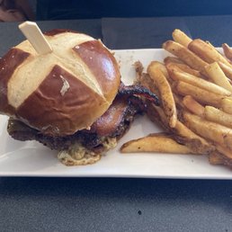 RED DOG BAR & BISTRO - Updated July 2025 - 18 Photos & 25 Reviews - 203 ...