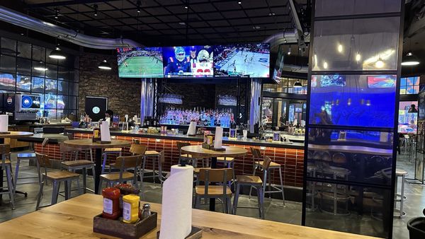 B-LUX GRILL & BAR - Updated July 2024 - 170 Photos & 137 Reviews - 3001 ...