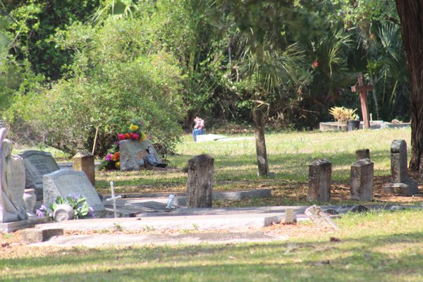 FORT DENAUD CEMETERY - Updated April 2024 - 32 Photos - 1170 Cemetery ...