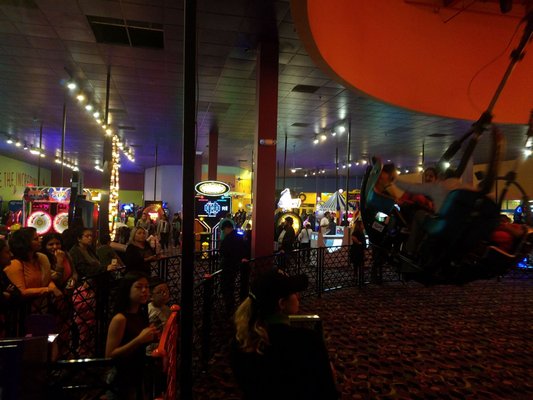 JOHN’S INCREDIBLE PIZZA - MODESTO - TEMP. CLOSED - 141 Photos & 287 ...