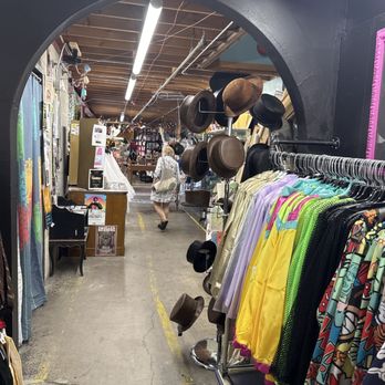 JUNKEE CLOTHING EXCHANGE - Updated December 2025 - 563 Photos & 409 ...