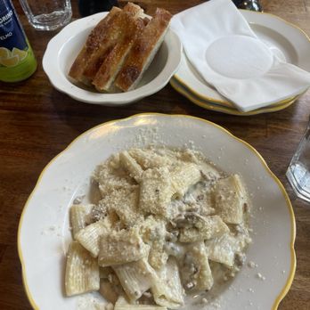 MANO BELLA - SOUTHPARK - Updated December 2024 - 128 Photos & 51 ...