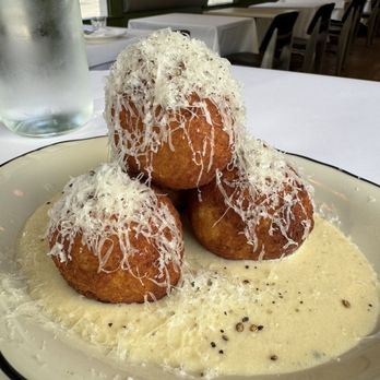 LA VOLTA PIZZA CLUB - Updated December 2024 - 121 Photos & 82 Reviews ...