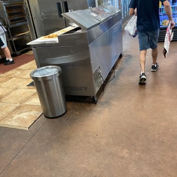 ROADRUNNER MARKET - Updated December 2025 - 15 Photos & 53 Reviews ...