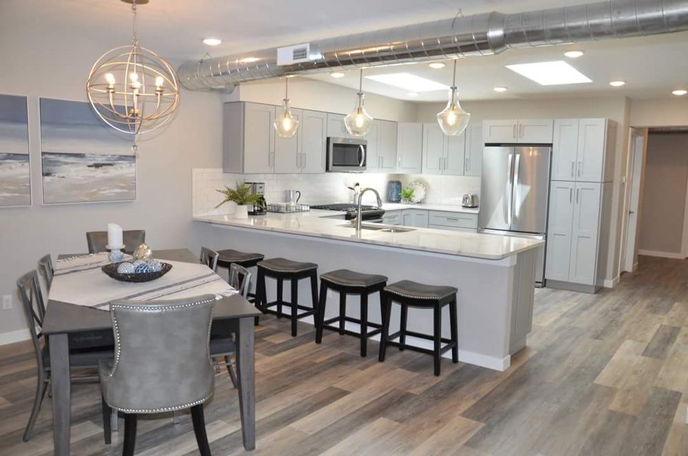 MONOGRAM INN & SUITES - Updated October 2025 - 36 Photos - 9729 Red ...