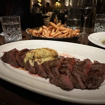 THE BERCZY TAVERN - Updated December 2025 - 21 Photos - 69 Front Street ...