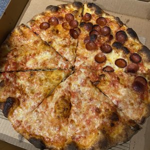 SEXTON’S PIZZA - 14 Photos - 360 W 3rd Ave, Columbus, Ohio - Pizza ...