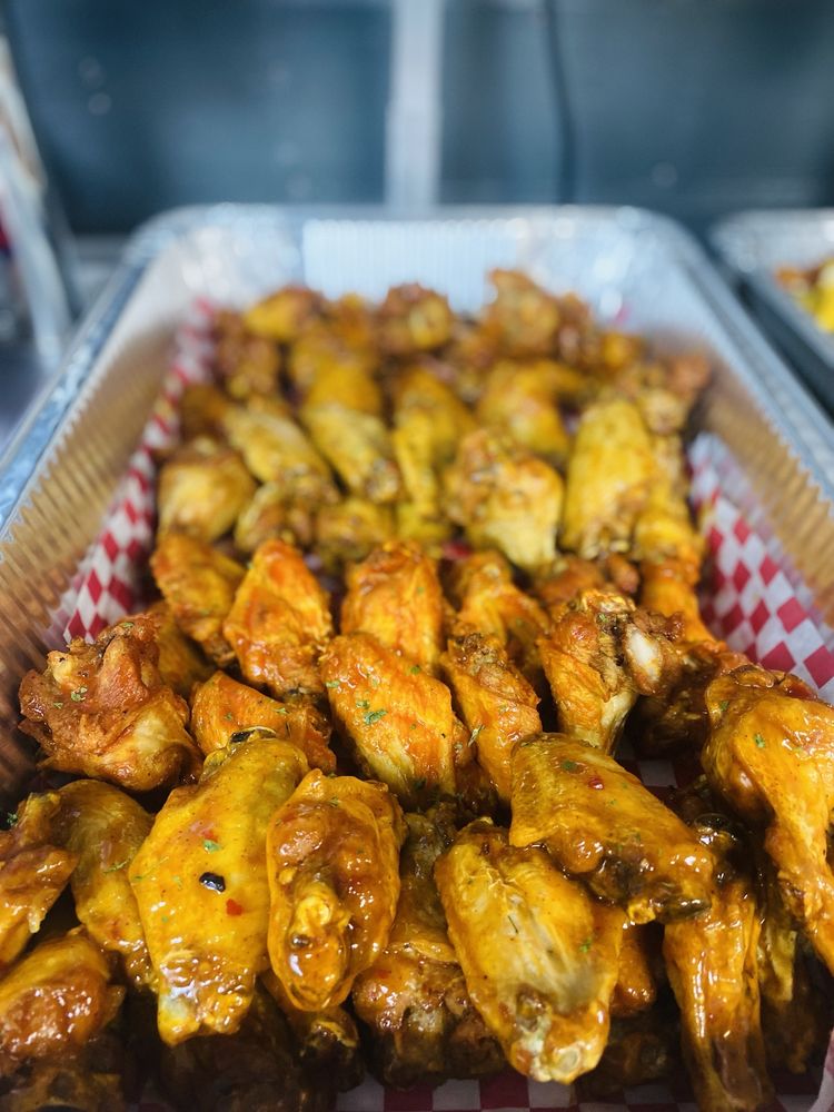 CHARLIE’S SPORTS BAR AND GRILL - Updated October 2025 - 33 Photos - 119 ...