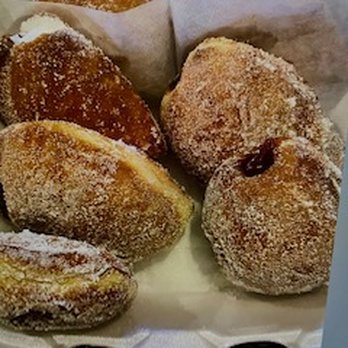 ROBIN’S SNOWFLAKE DONUTS & CAFE - Updated August 2024 - 612 Photos ...