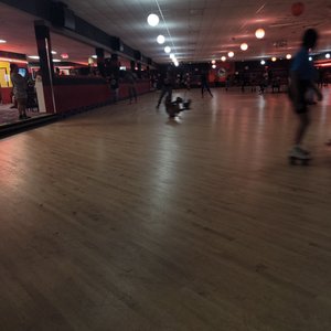 CASCADE FAMILY SKATING - 74 Photos & 60 Reviews - Skating Rinks - 3335 ...