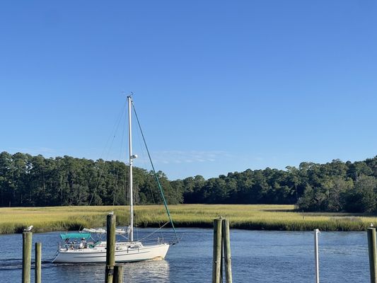 SEABRISA’S WATERFRONT SEAFOOD RESTAURANT - 37 Photos & 46 Reviews ...