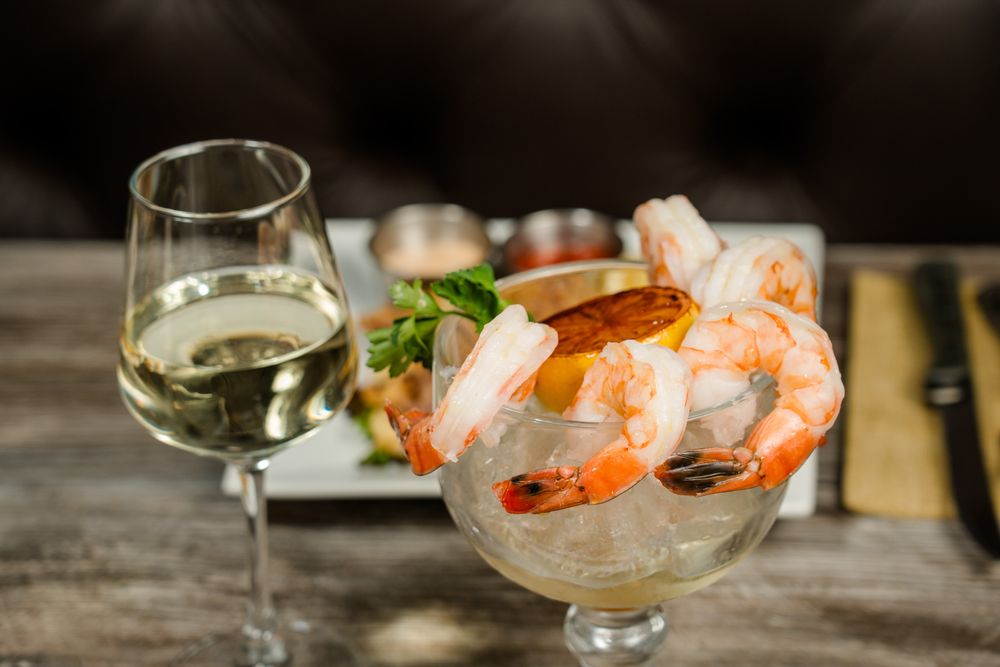 LEGENDS SHOWCASE BAR & GRILL - Updated October 2025 - 391 Photos & 131 ...