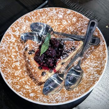 ELLA’S ITALIAN PUB - ELMHURST - Updated September 2024 - 120 Photos ...