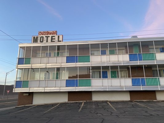 CROSSROADS MOTEL - Updated October 2025 - 12 Reviews - 1001 Central Ave ...