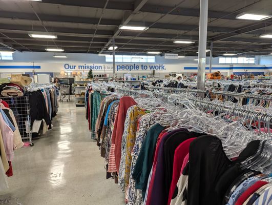 GOODWILL THRIFT STORE & DONATION CENTER - Updated October 2025 - 31 ...