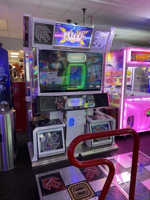 CHAOS ARCADE - Updated December 2025 - 32 Photos - 1020 W Francis Ave ...