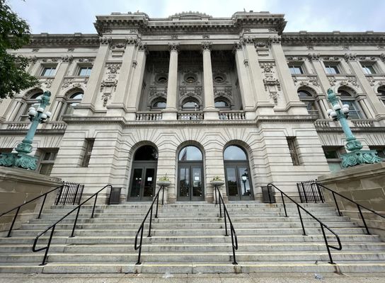 MILWAUKEE PUBLIC LIBRARY - Updated September 2025 - 140 Photos & 33 ...