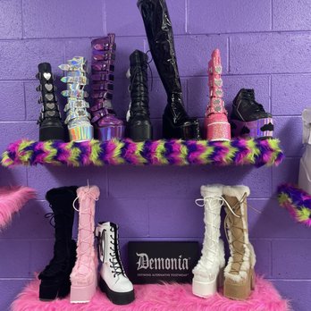 THE RAVE BOX - Updated October 2025 - 19 Photos & 18 Reviews - 141 N ...