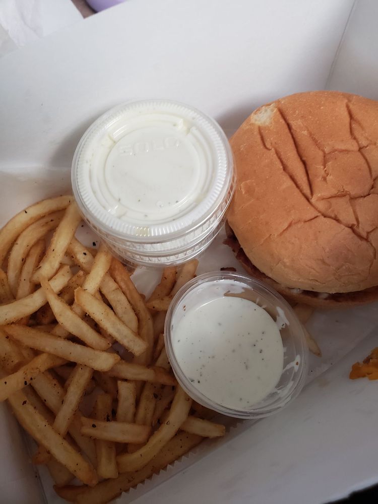 CHICK N MAX - Updated April 2024 - 11 Photos & 27 Reviews - 352 SW St ...