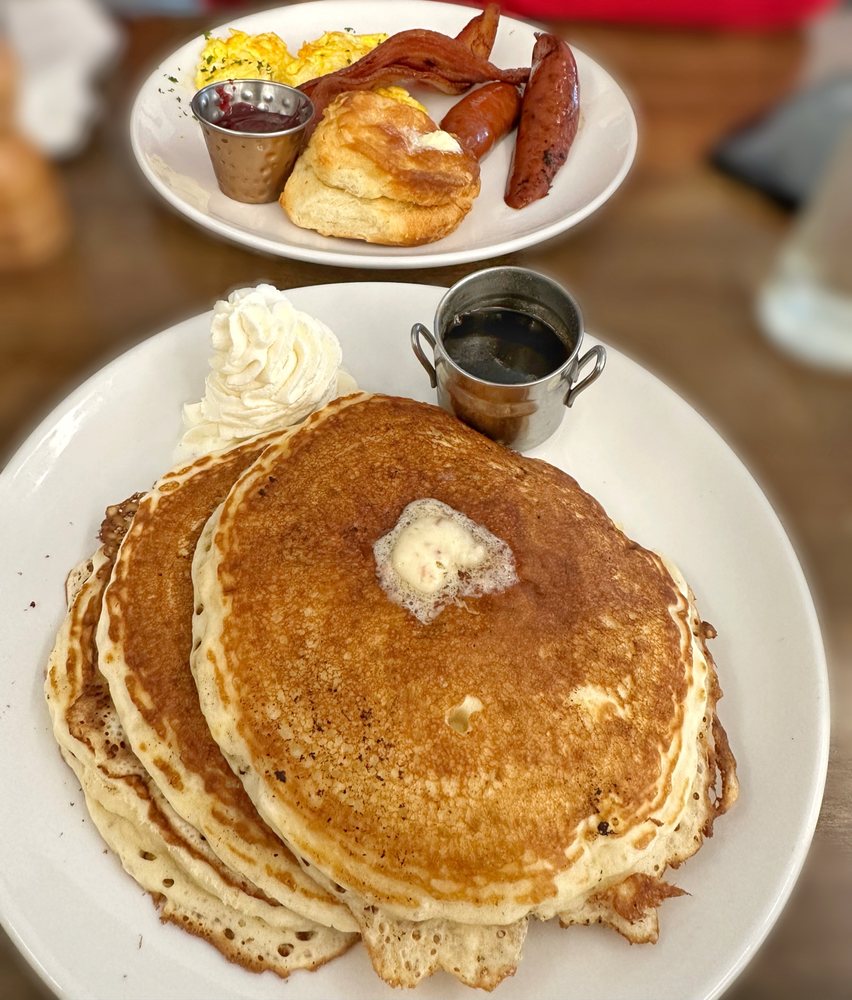 MAPLE AND CREAM RESTAURANT - 161 Photos & 83 Reviews - 375 N University ...