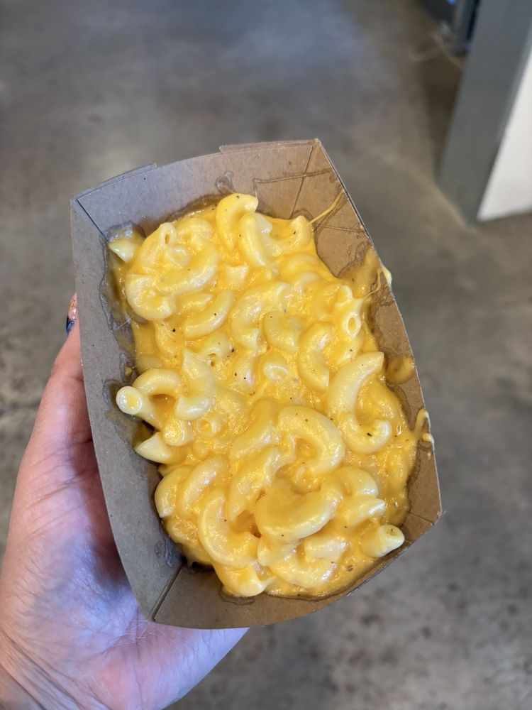 SOUTHERN WEAVING FOOD HALL - Updated January 2026 - 16 Photos - 210 ...