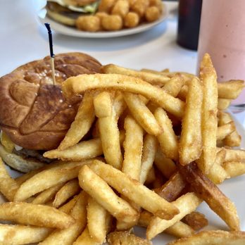TWISTED BURGER DINER - 32 Photos & 26 Reviews - 3142 Miller Rd, Flint ...