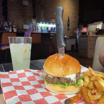 ALLEY BURGER - Updated January 2026 - 114 Photos & 128 Reviews - 26 N ...