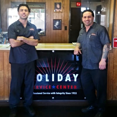 HOLIDAY SERVICE CENTER - Updated December 2025 - 14 Photos & 37 Reviews ...